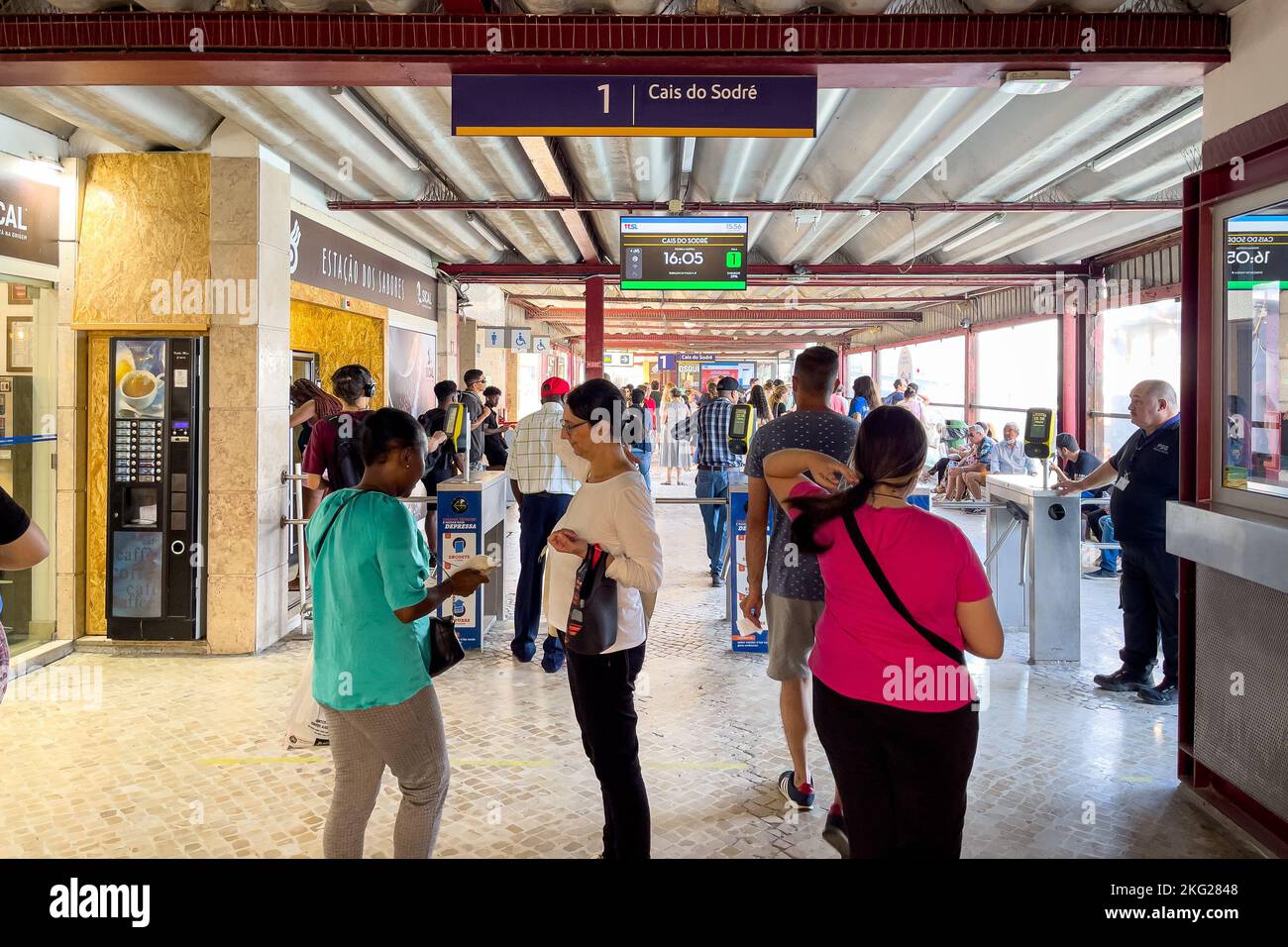 Automatic queue machines hi-res stock photography and images - Alamy