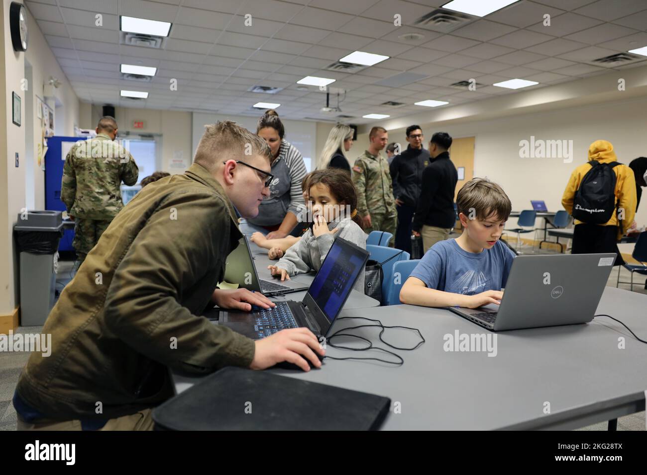 ODENTON, Md. – Soldiers and Civilians representing the 780th Military ...