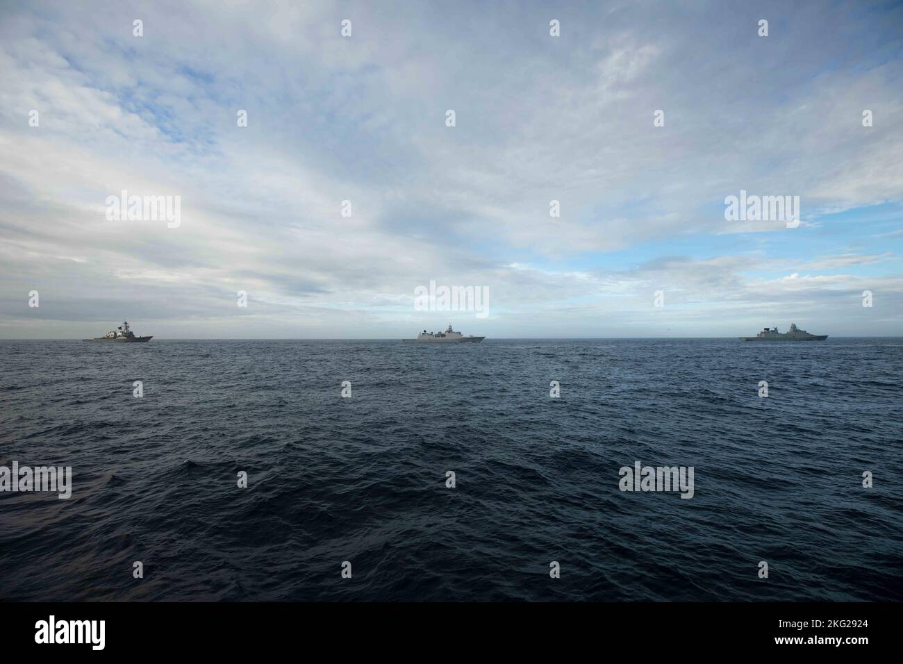 221025-N-LK647-1199 ATLANTIC OCEAN—A view from the Ticonderoga-class ...