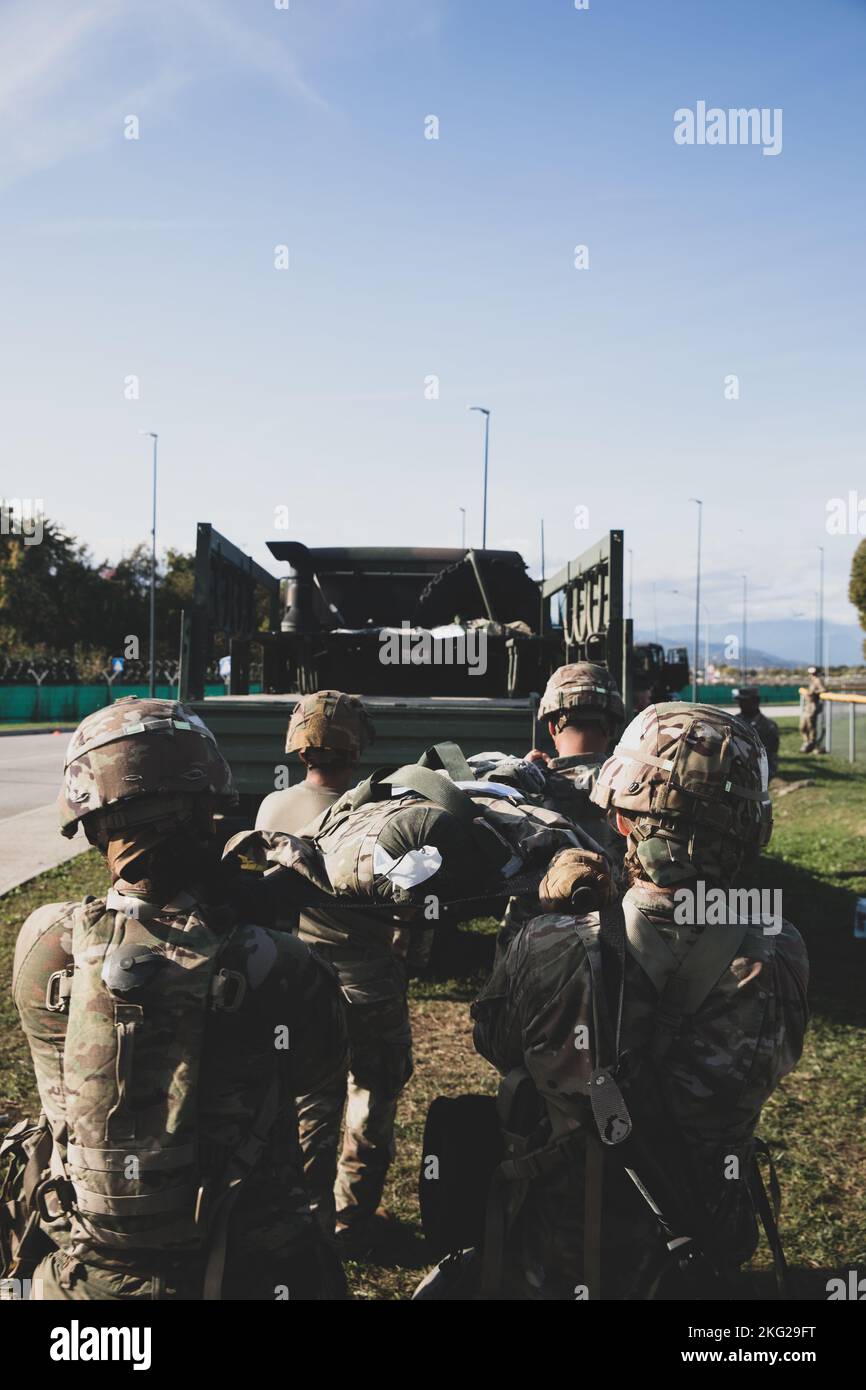 U.S. Army Southern European Task Force, Africa Soldiers 1st Lt. Amanda ...