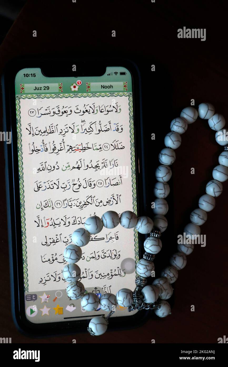 Digital Quran on a smartphone and muslim prayer beads Stock Photo - Alamy