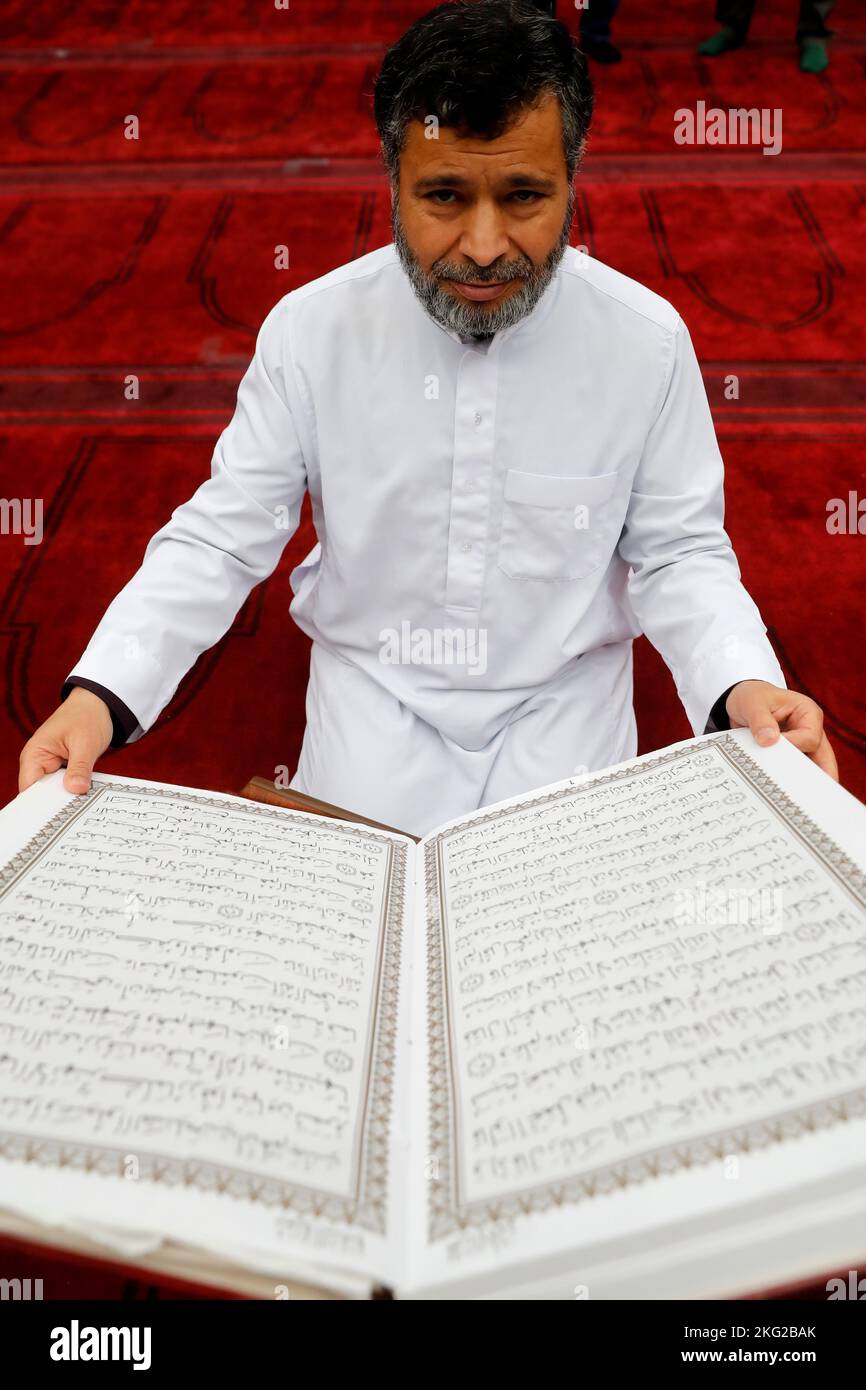 Geneva mosque. Imam reading the Quran. Switzerland Stock Photo - Alamy