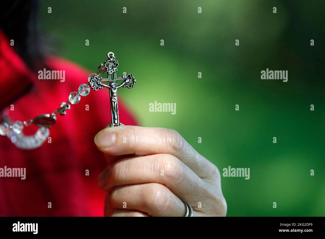 Catholic woman praying the Rosary. Close up on hand Stock Photo - Alamy