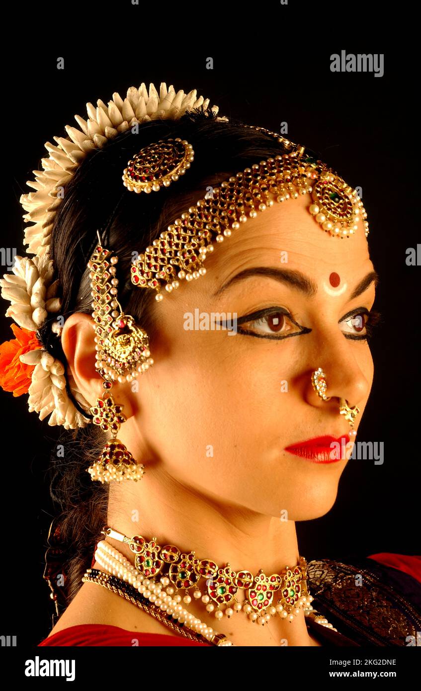 Bharata Natyam dancer in Paris, France Stock Photo - Alamy
