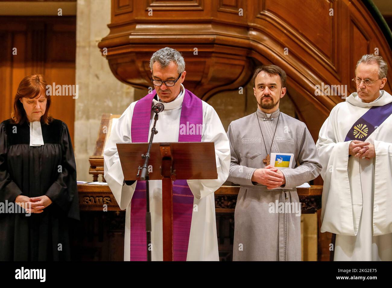 Ecumenical prayer for Ukraine at the Oratoire du Louvre reformed church ...