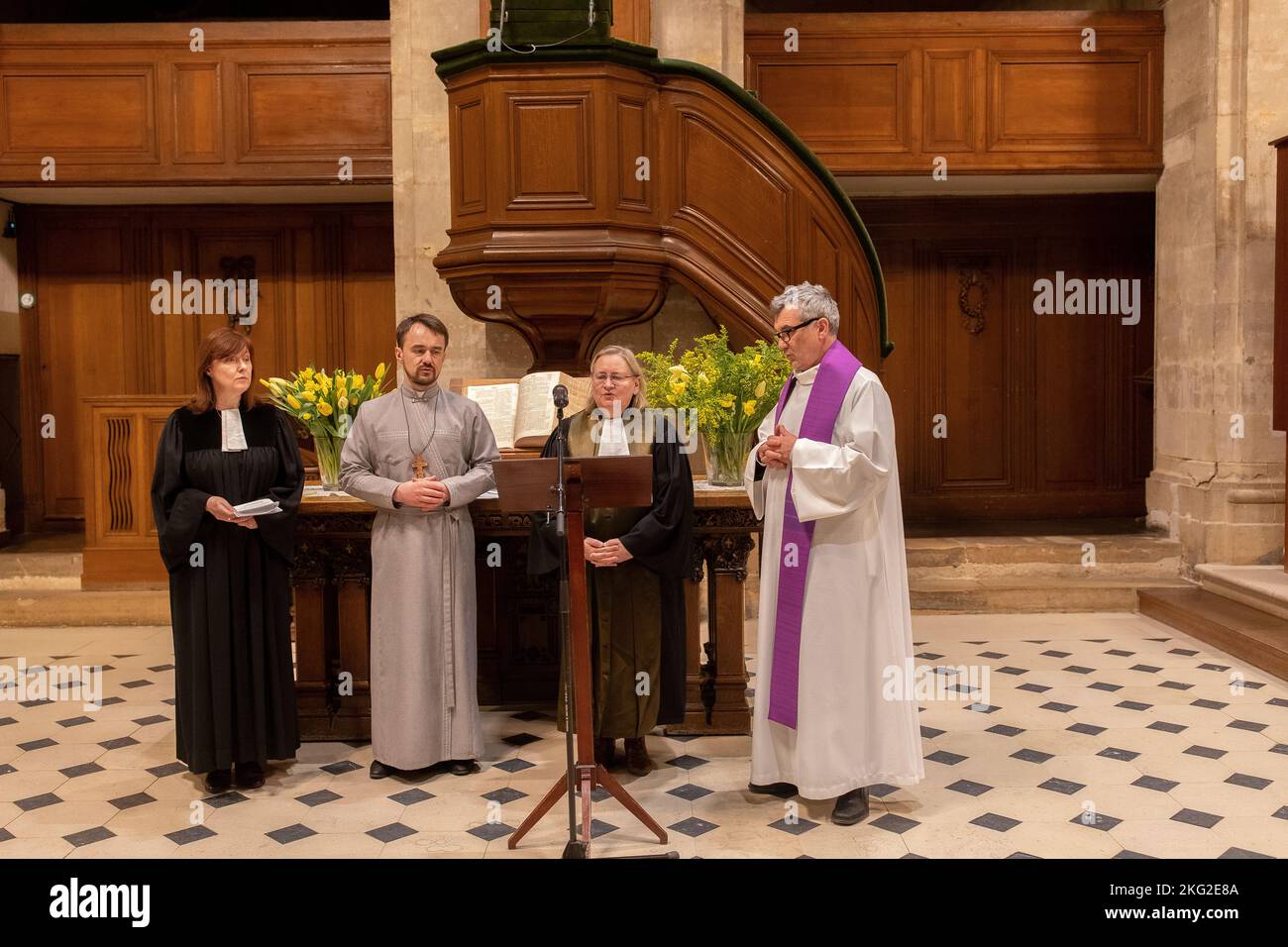 Ecumenical prayer for Ukraine at the Oratoire du Louvre reformed church ...