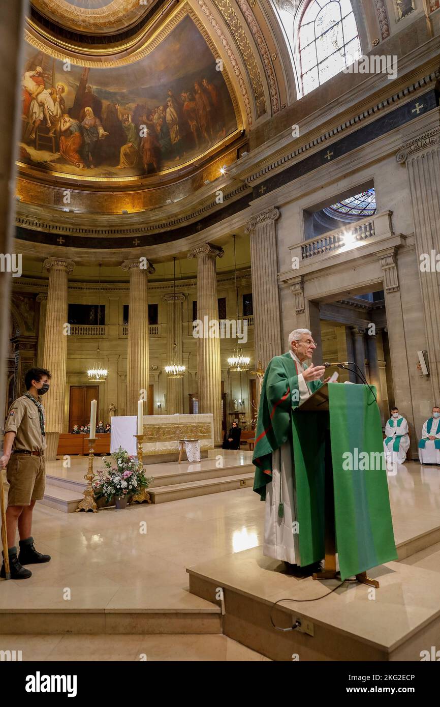 Sunday mass in Saint Philippe du Roule catholic church, Paris Stock ...