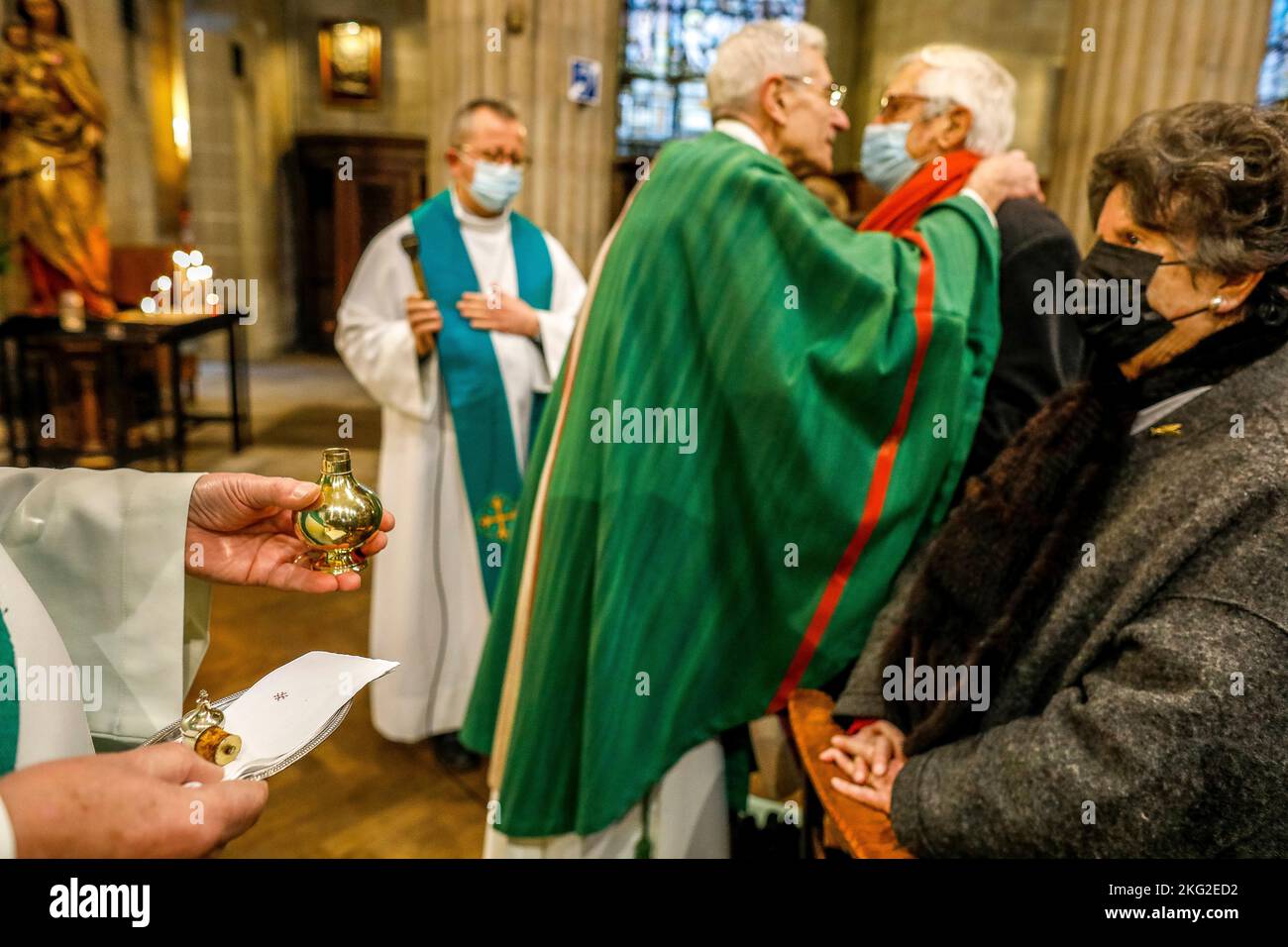 Sunday mass in Saint Philippe du Roule catholic church, Paris ...