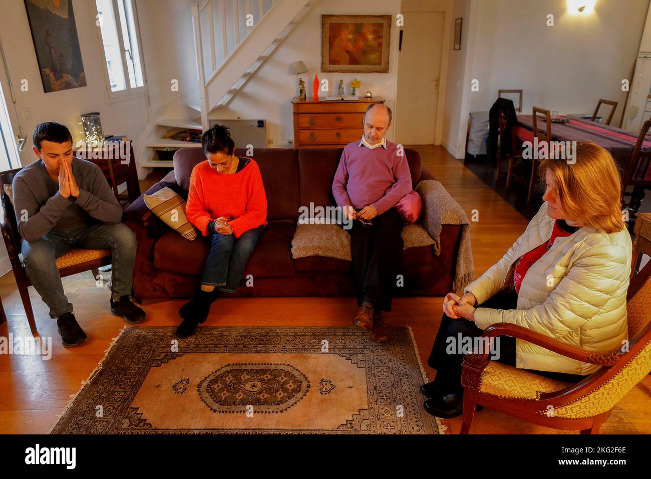 Christian family praying at home hi-res stock photography and images ...