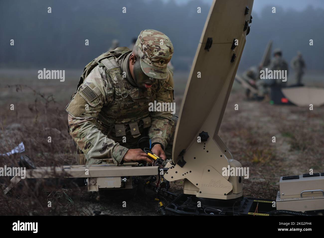 Soldiers from the 50th Expeditionary Signal Battalion-Enhanced (ESB-E ...