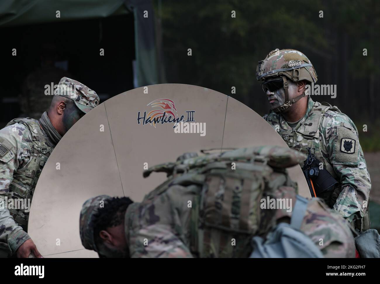 Soldiers from the 50th Expeditionary Signal Battalion-Enhanced (ESB-E ...