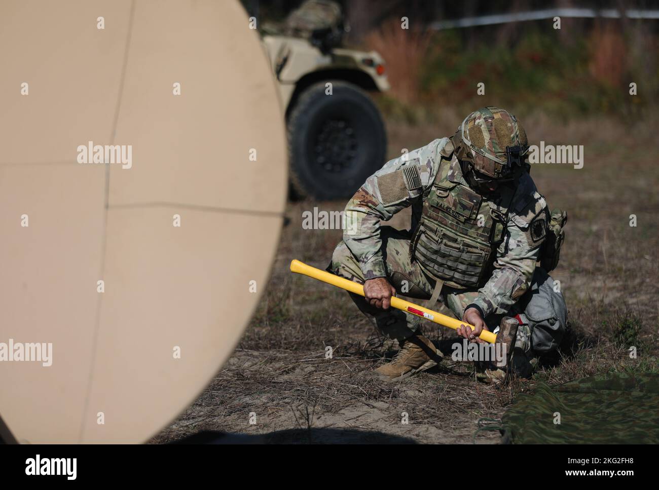 Soldiers from the 50th Expeditionary Signal Battalion-Enhanced (ESB-E ...