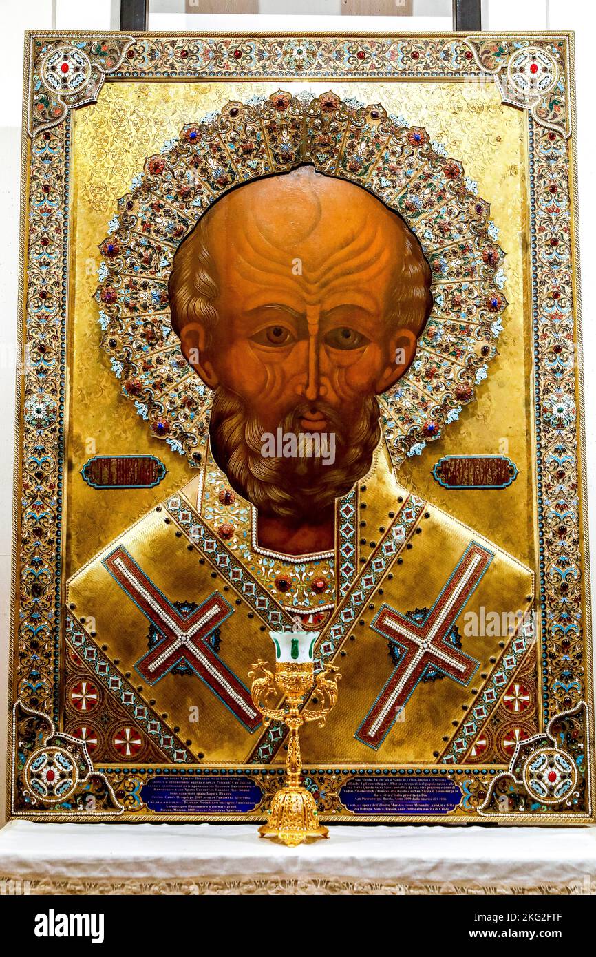 Saint nicolas icon hi-res stock photography and images - Alamy
