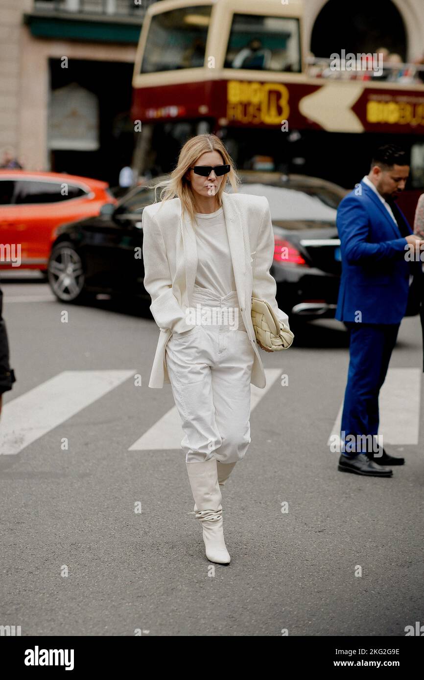 Street style, Elizabeth Sulcer arriving at Thom Browne Spring Summer ...