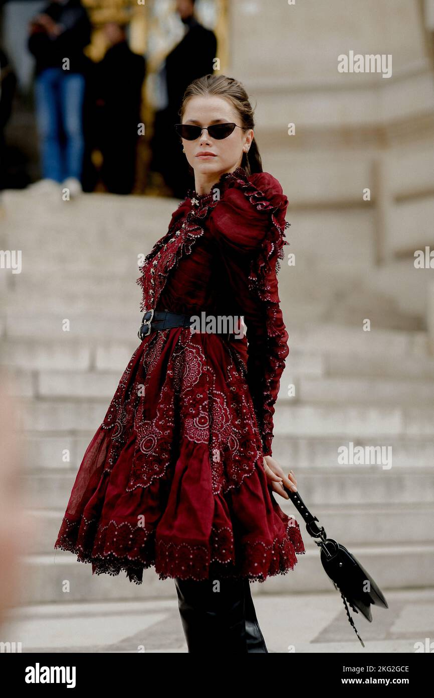 Street style, Valeria Lipovetsky arriving at Zimmermann Spring Summer ...