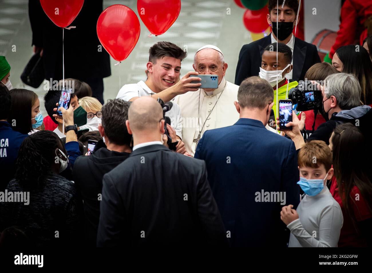 Pope Francis meets with faithful at the end of his weekly general ...