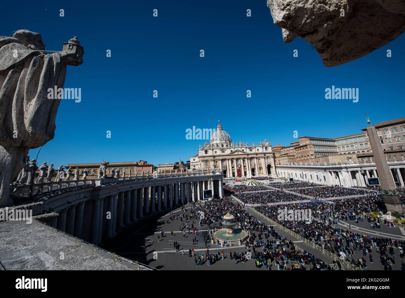 Pope Francis leads the Palm Sunday mass in St. Peter square,Palm Sunday ...