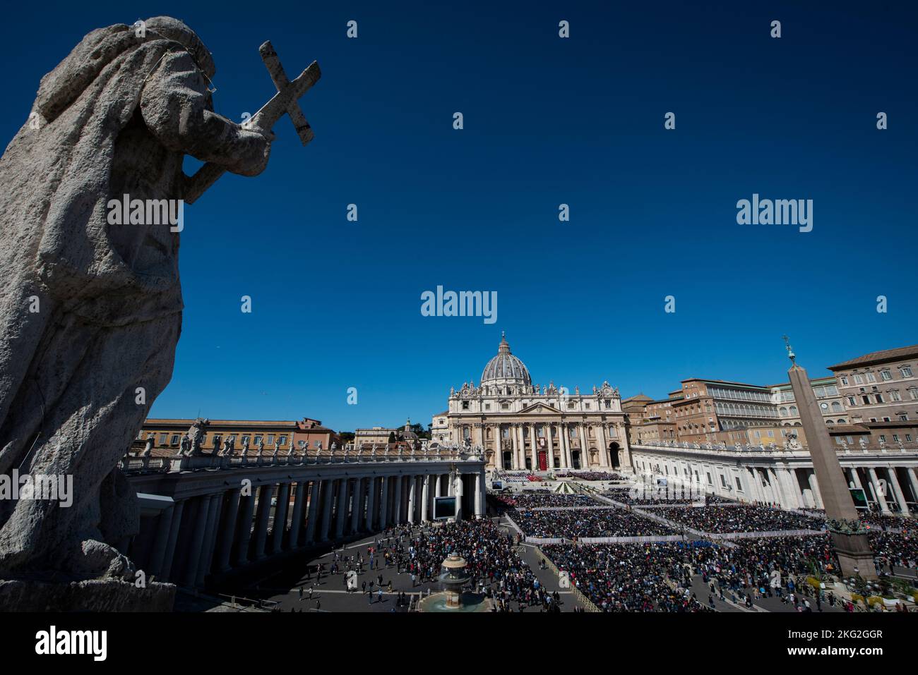 Pope Francis leads the Palm Sunday mass in St. Peter square,Palm Sunday ...