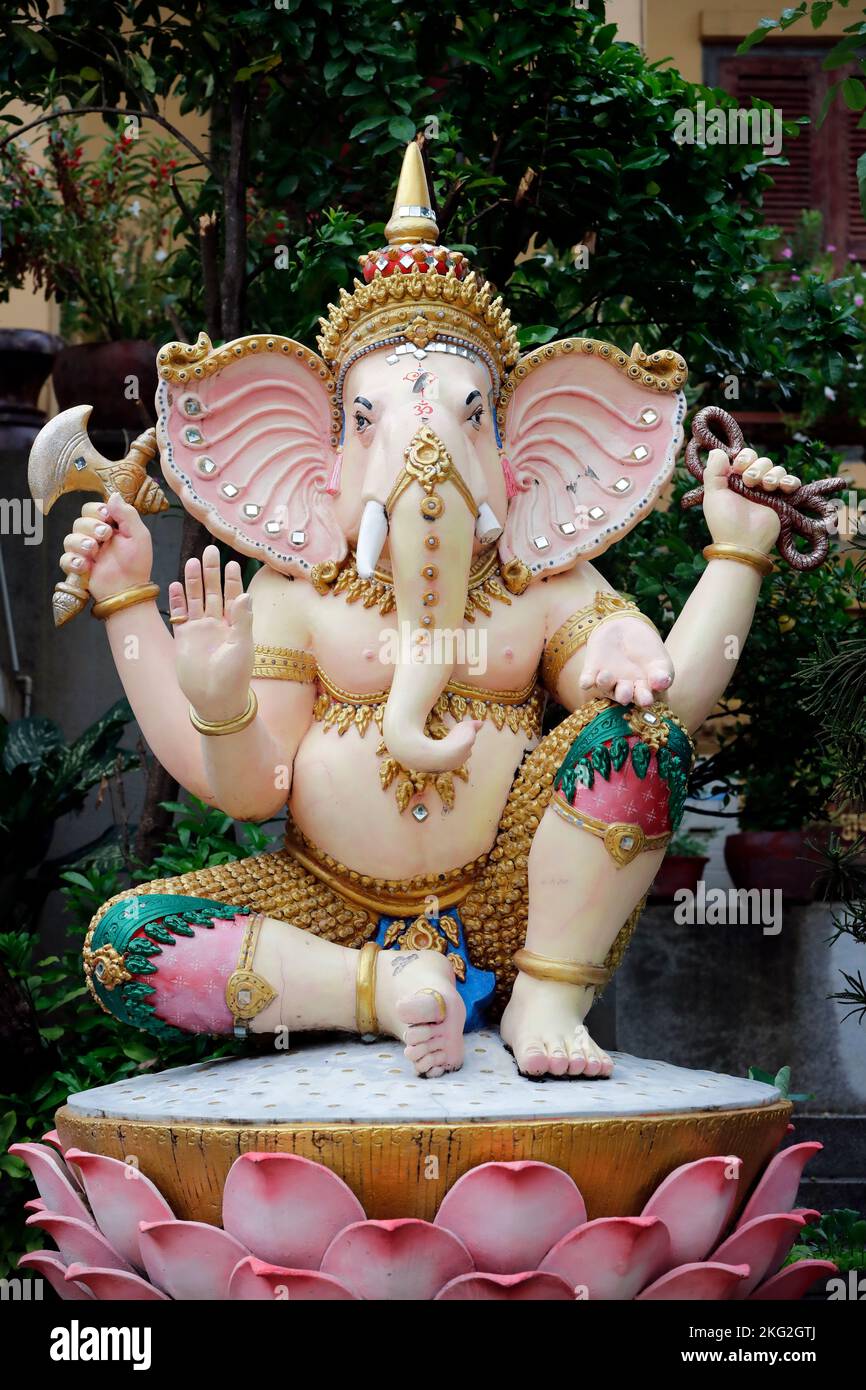 Wat Ounalom monastery. Ganesh statue, the hindu elephant god. Phnom ...