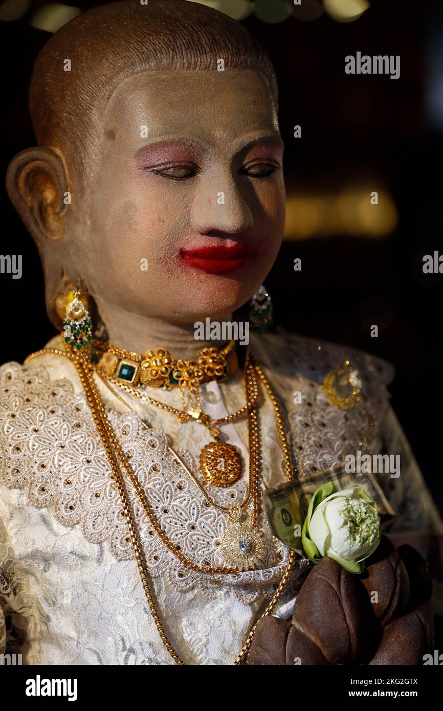 Madame Penh Shrine Wat Phnom. Phnom Penh. Cambodia Stock Photo - Alamy