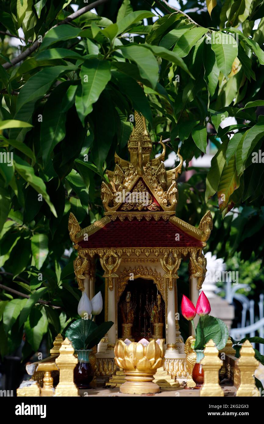 Shrine by a tree hi-res stock photography and images - Alamy