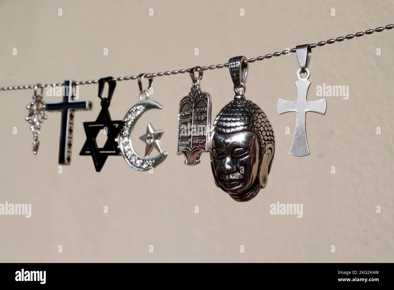 Religious symbols : Catholic, Islam, Judaism, Orthodox, Protestant ...