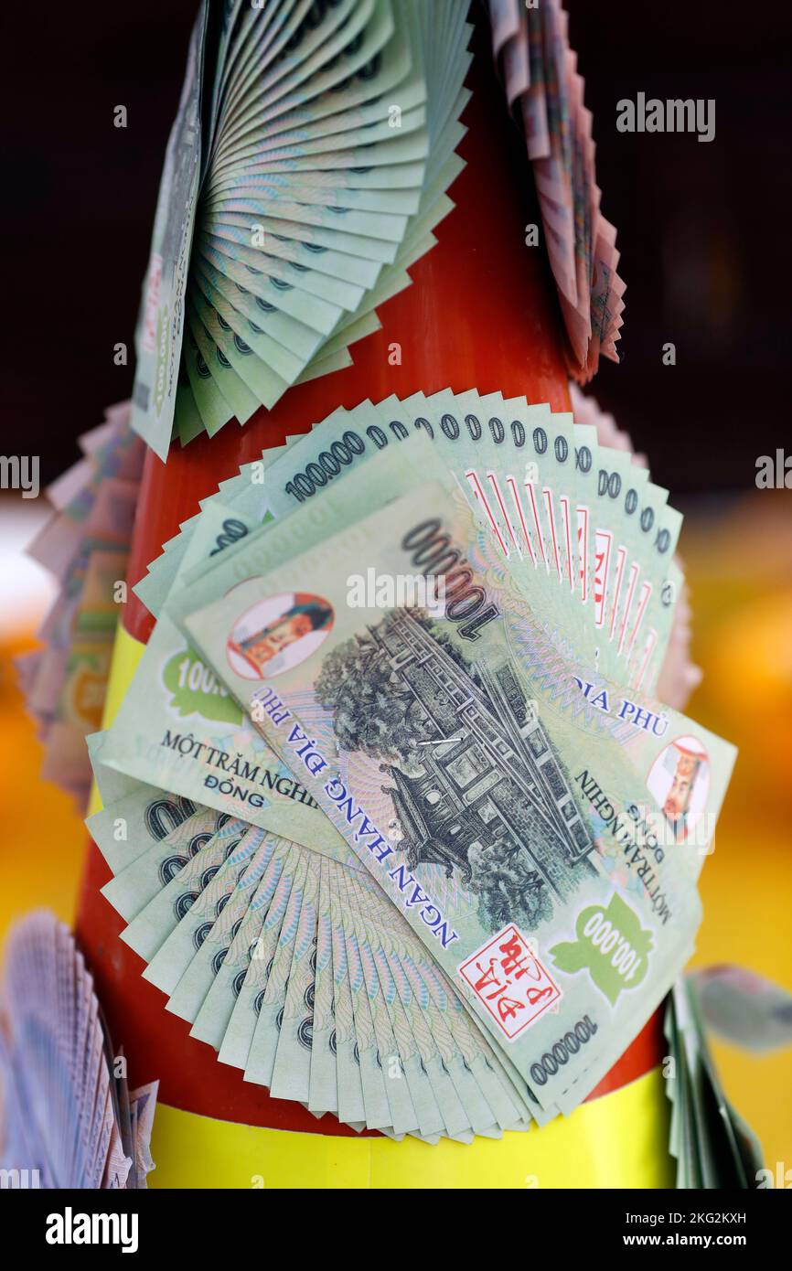 Phuoc Long buddhist temple. Burning hell bank notes and other forms of ...