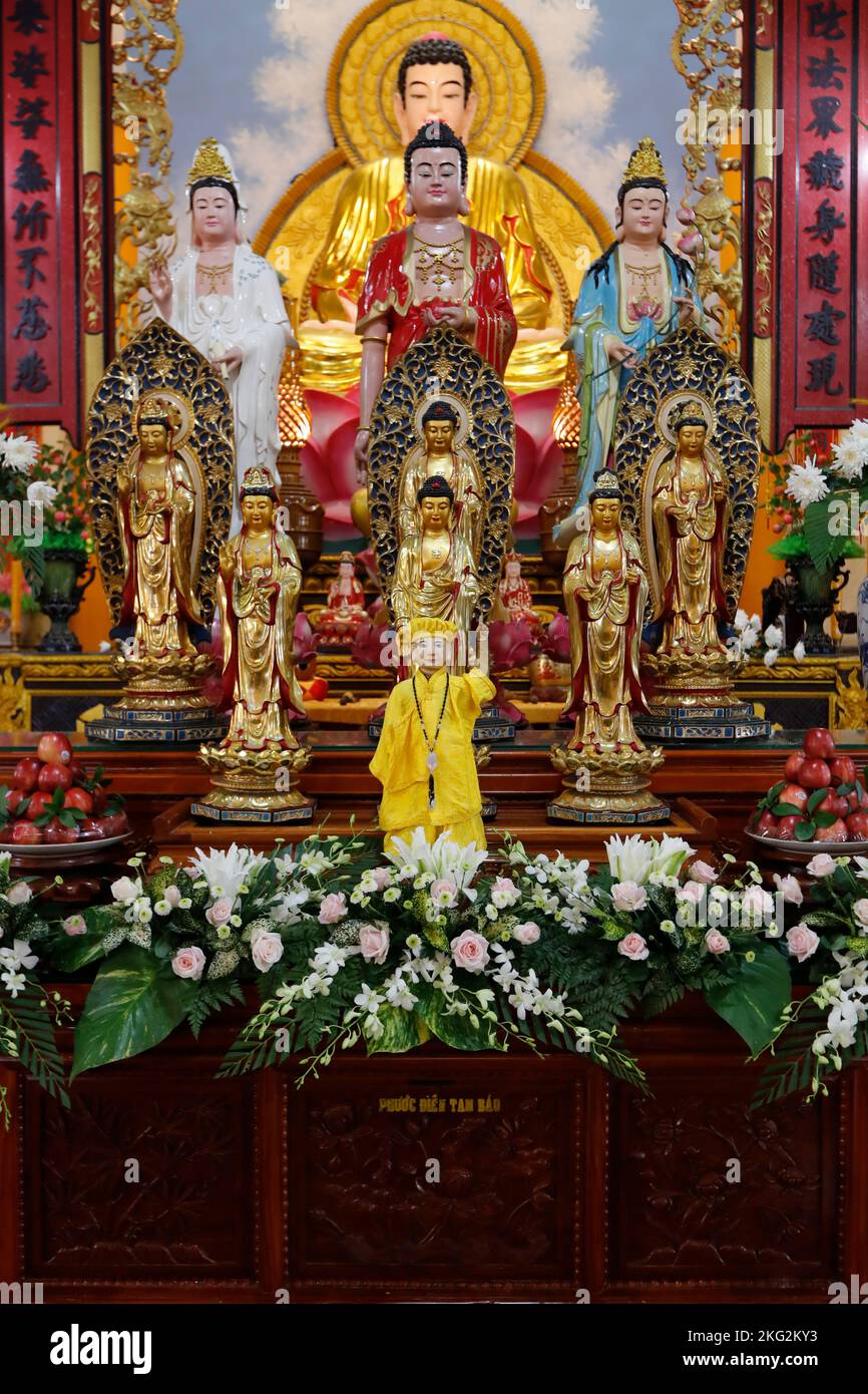 Buddhist temple main altar hi-res stock photography and images - Alamy