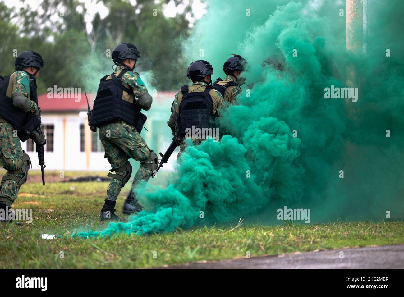 Royal Brunei Land Force (RBLF) soldiers with 2nd Battalion, RBLF ...