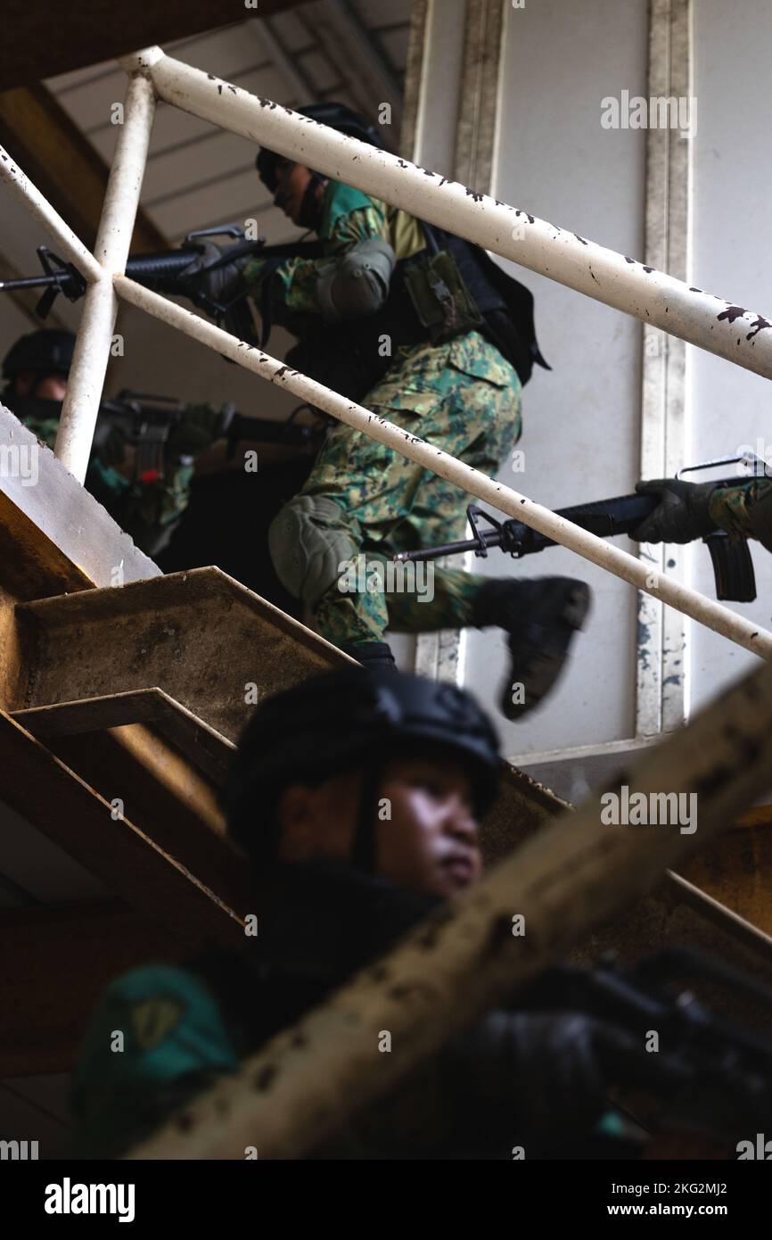 Royal Brunei Land Force (RBLF) soldiers with 2nd Battalion, RBLF ...