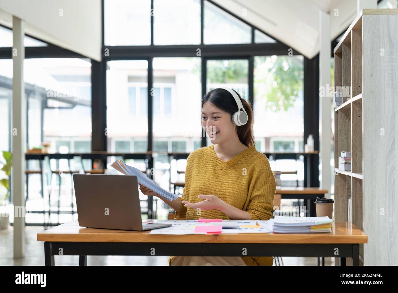 Attractive happy young girl student studying at the cafe, sitting at ...