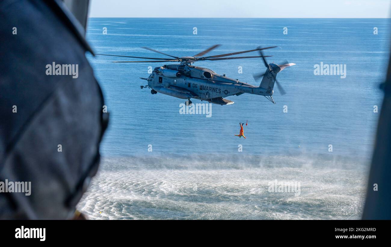 A CH-53E Super Stallion assigned to Heavy Marine Helicopter Training ...