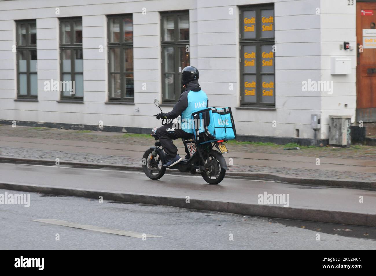 Copenhagen/Denmark/21 November 2022/ Wolt partner food delivery bikers ...
