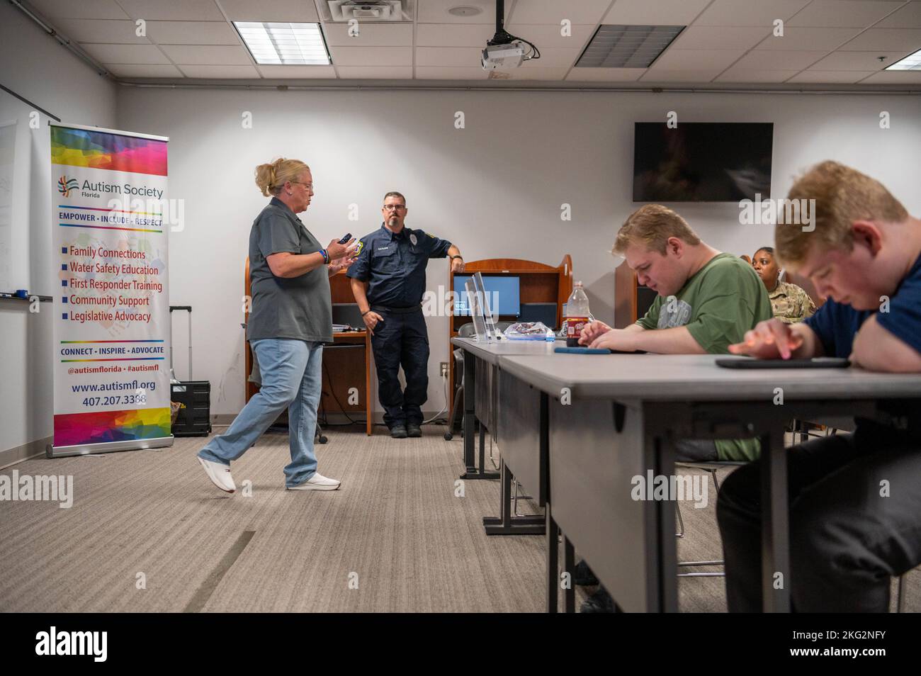 Margi Hedelund from the Autism Society of Florida, teaches an Autism ...