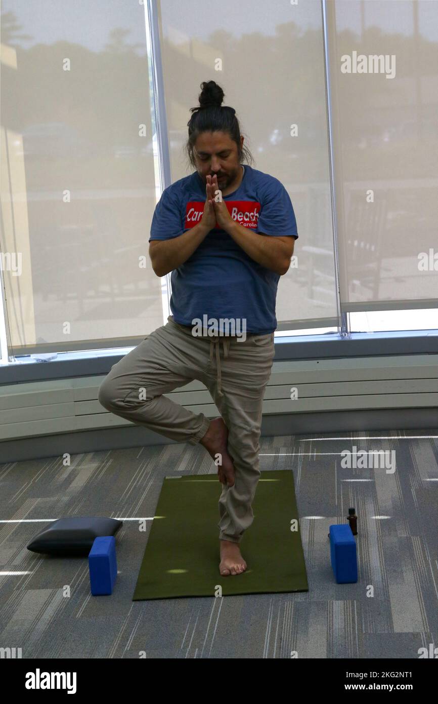 Treating traumatic injuries hi-res stock photography and images - Alamy