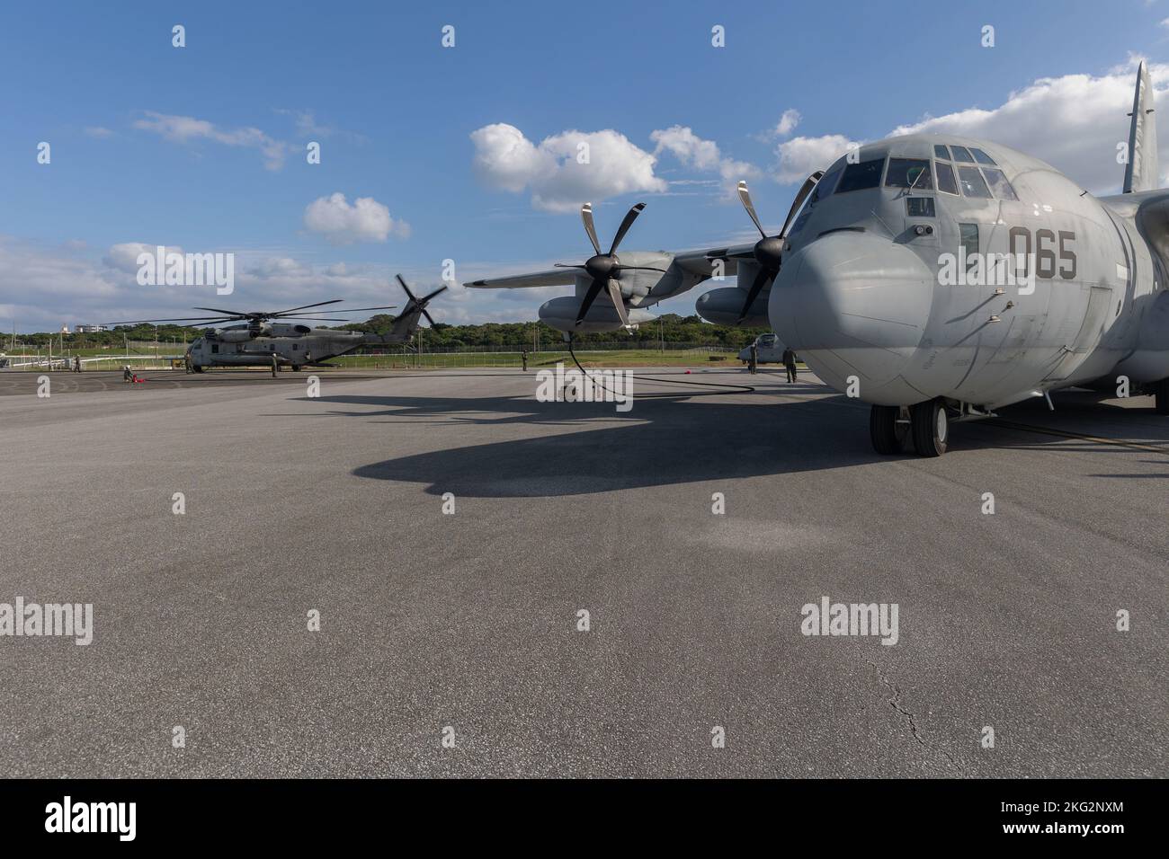 Air delivered ground refueling hi-res stock photography and images - Alamy