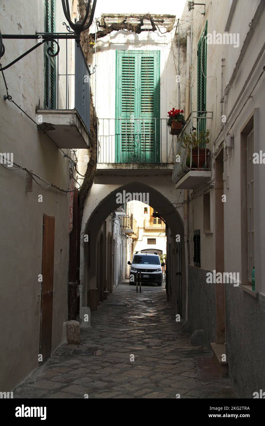 Narrow alley with an arched passageway in Fasano, Italy Stock Photo - Alamy