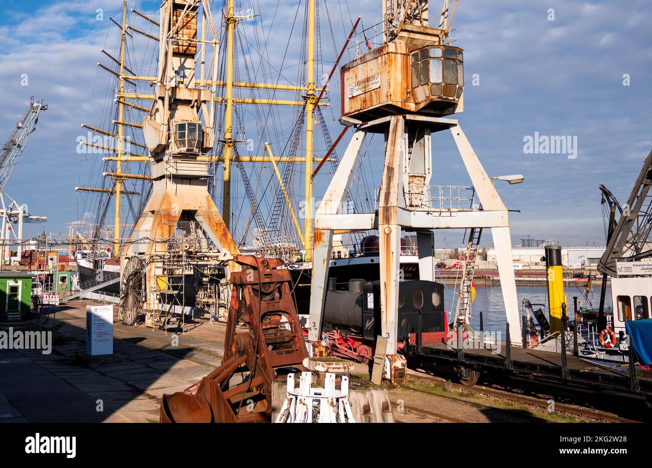 Hamburg, Germany. 21st Nov, 2022. The four-masted barque "Peking" lies ...