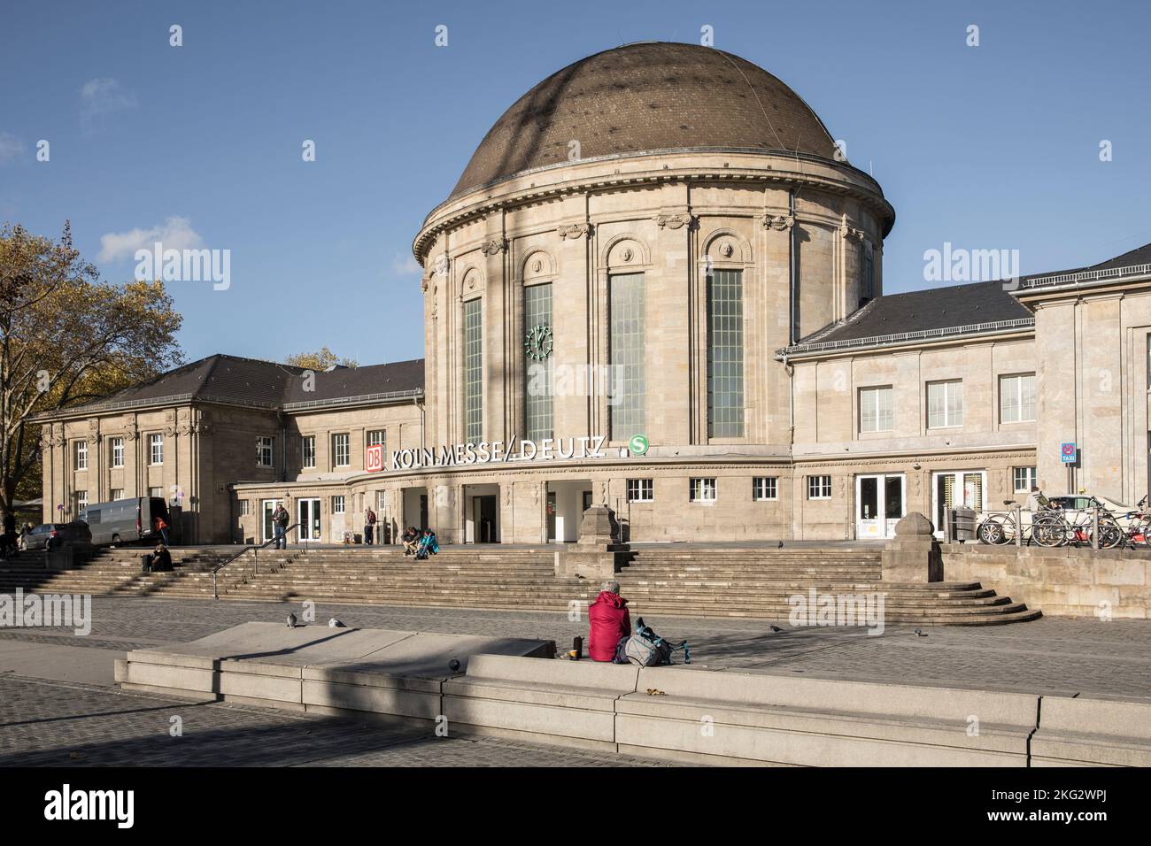 the railway station Cologne Messe / Deutz in the district Deutz ...