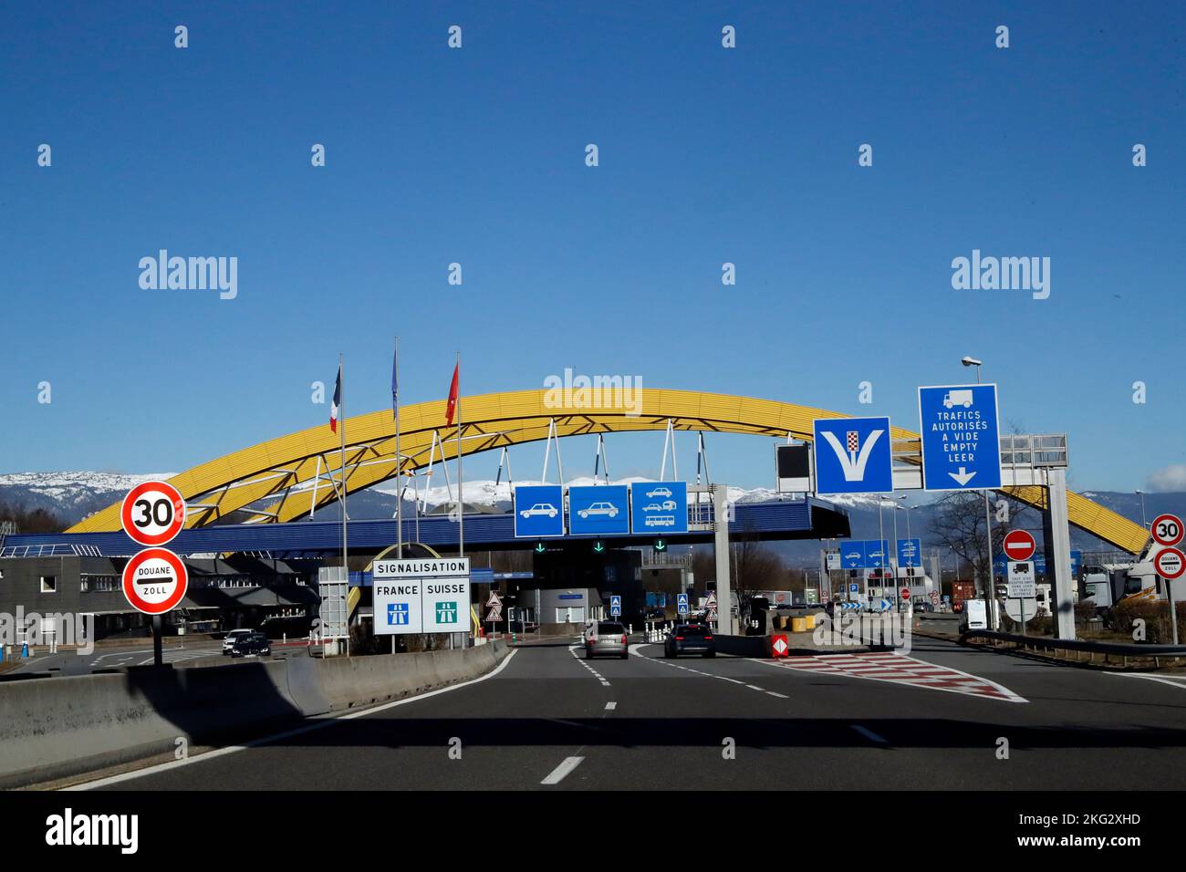 Custom and border control : France Switzerland. France Stock Photo - Alamy