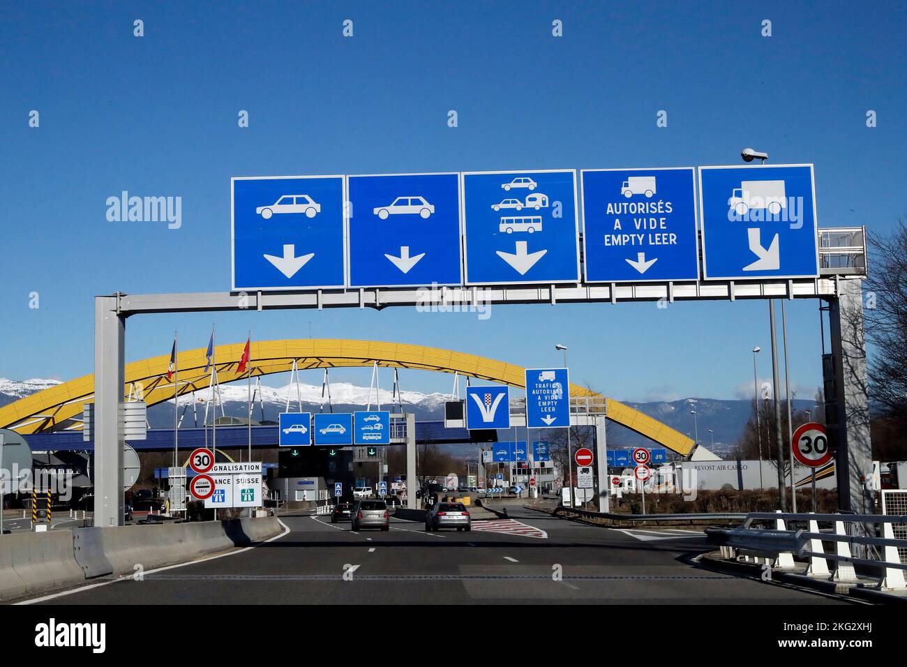 Custom and border control : France Switzerland. France Stock Photo - Alamy