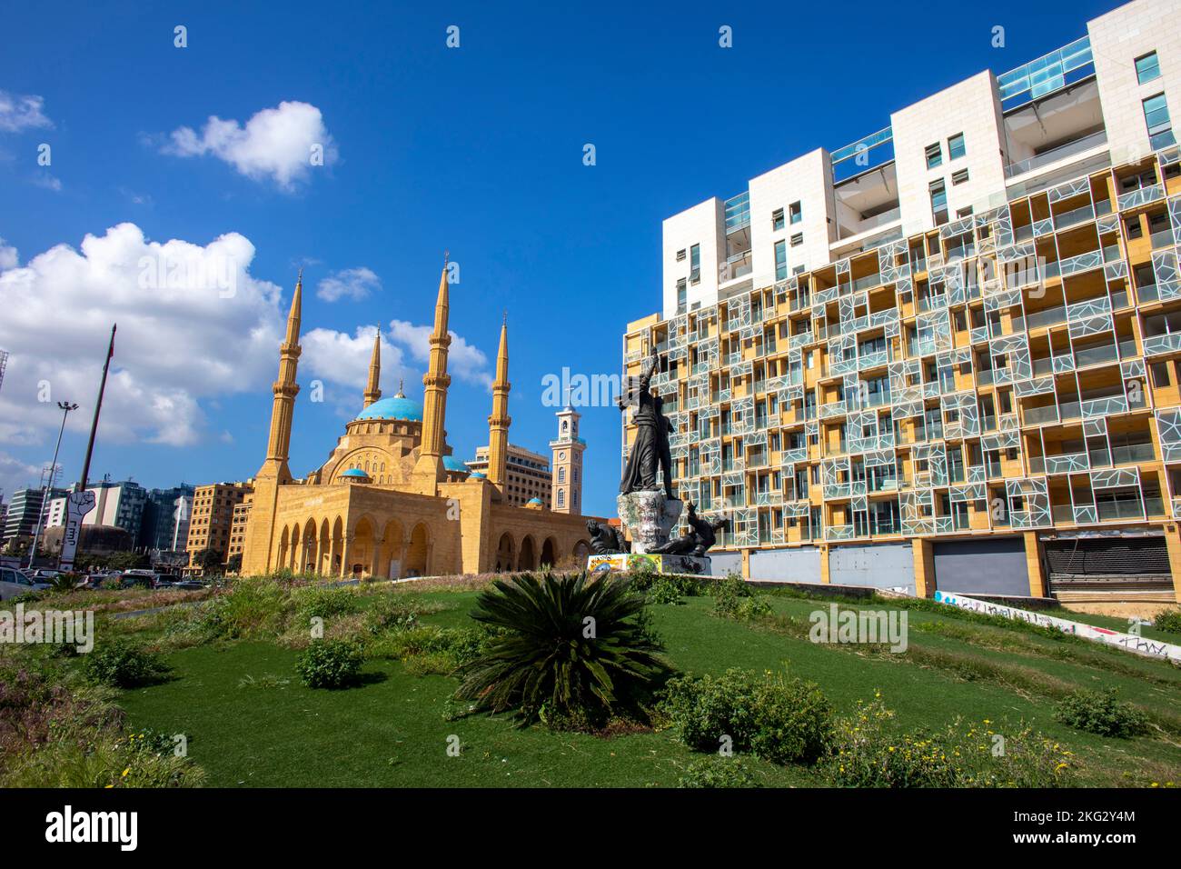 Mohammed al-Amine sunni mosque and neighboring building, Beirut ...