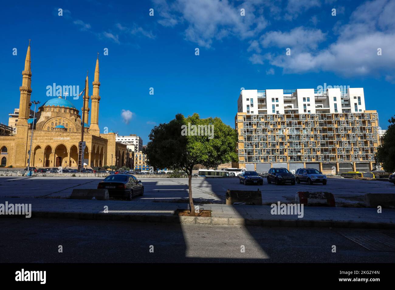 Mohammed al-Amine sunni mosque and neighboring building, Beirut ...