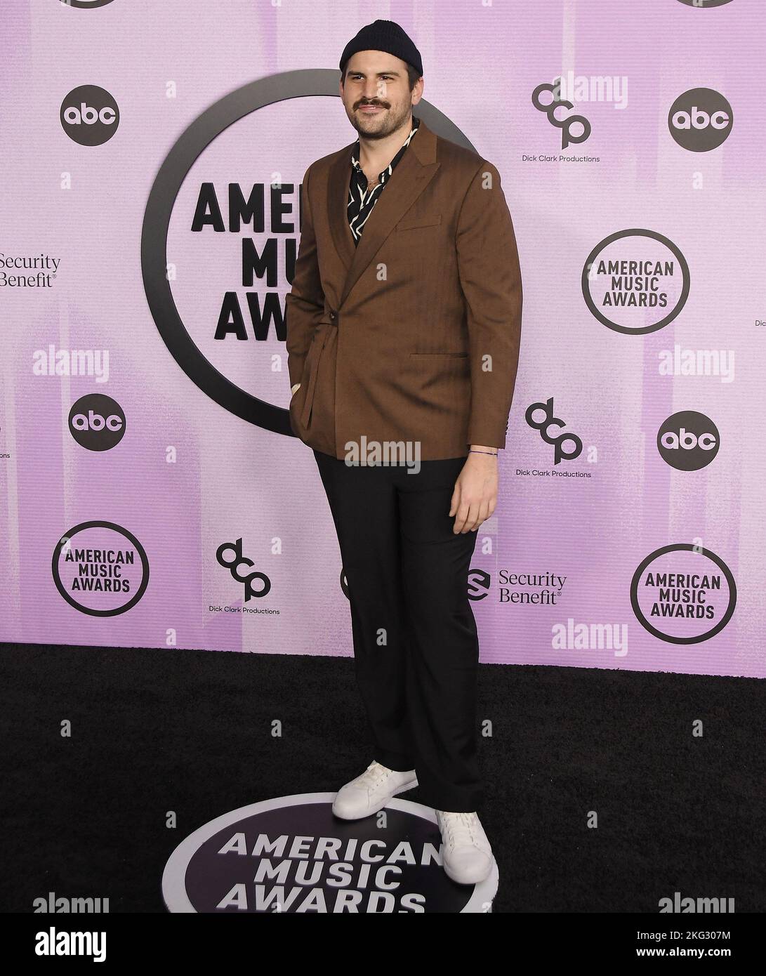 Rod Thill arrives at the 2022 American Music Awards held at the ...