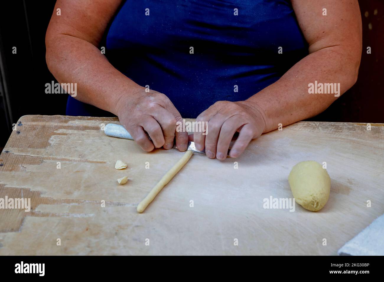Woman making pasta in Bari old city, Puglia, Italy Stock Photo - Alamy