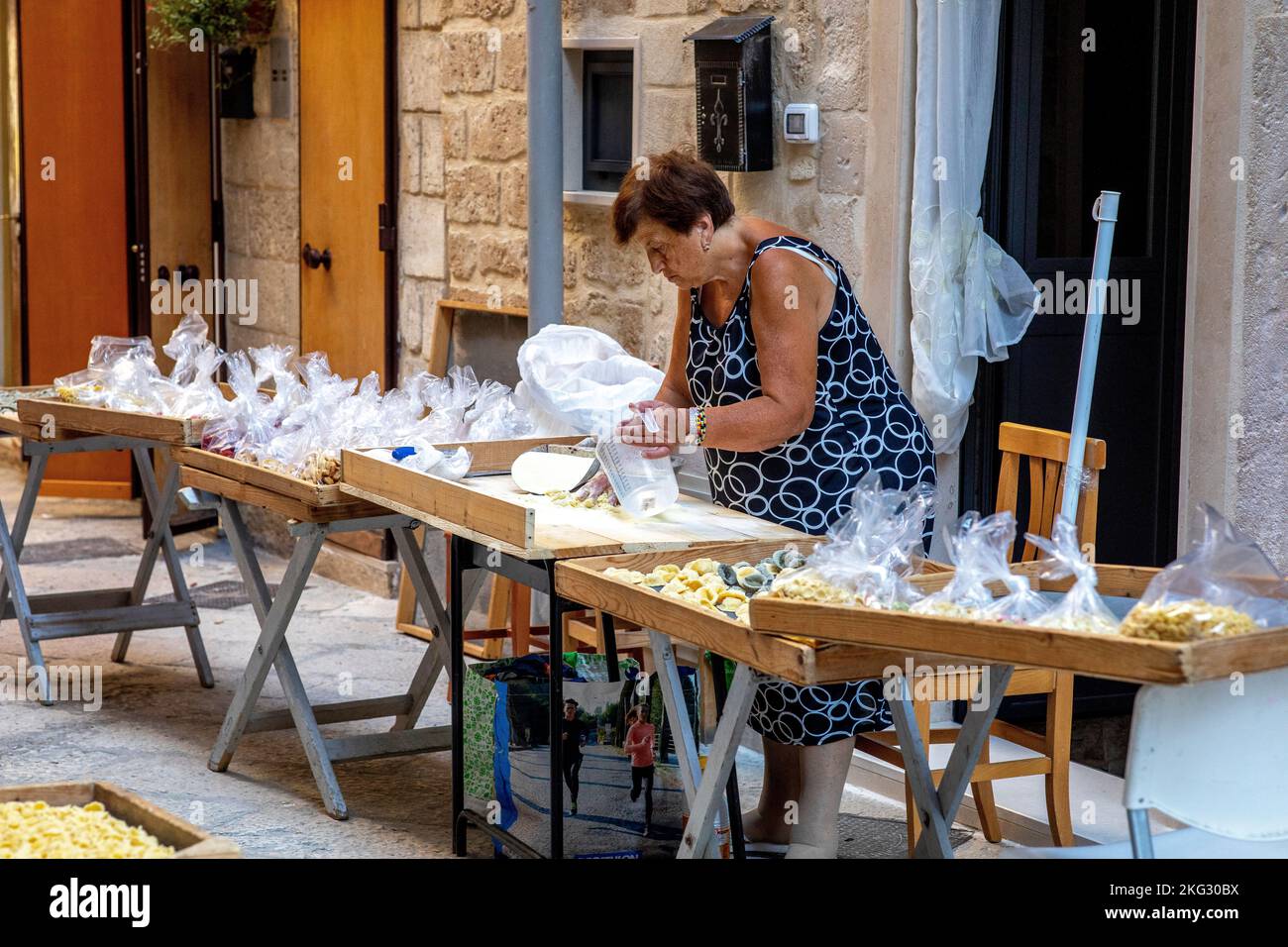 Making pasta bari puglia italy hi-res stock photography and images - Alamy