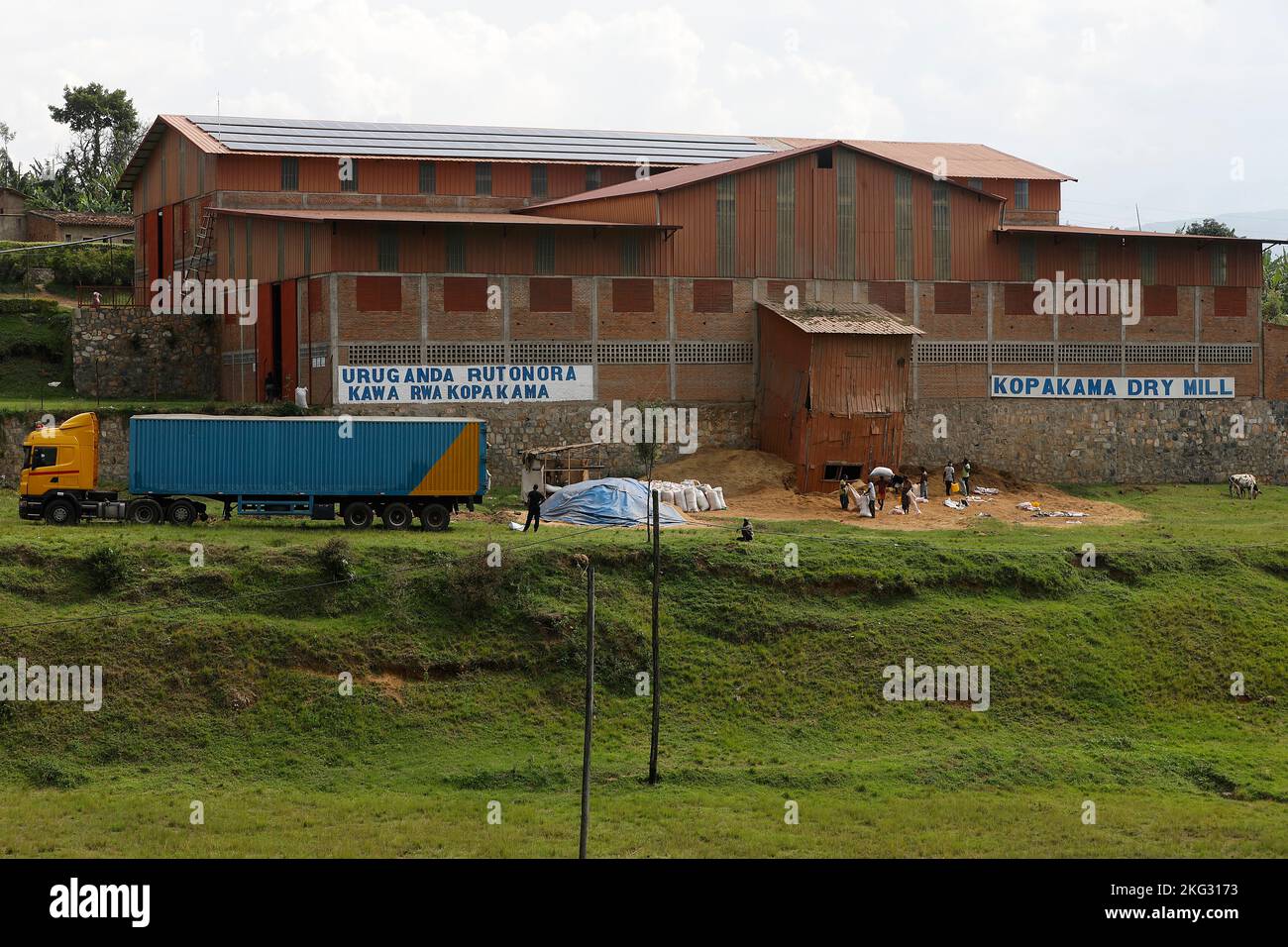 Kopakama coffee grower's cooperative, Rutsiro, Rwanda. Dry mill Stock ...