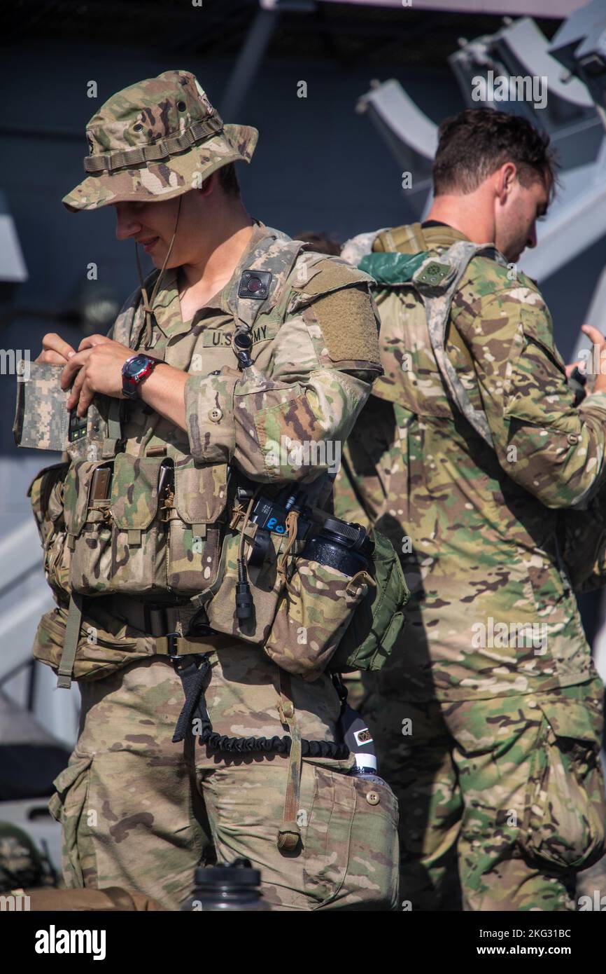 U.S. Soldiers assigned to the 2nd Battalion, 1st Special Forces Group ...