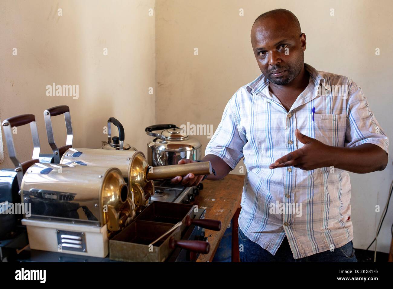 Cupping lab, coffee tasting session, Kigali, Rwanda Stock Photo - Alamy