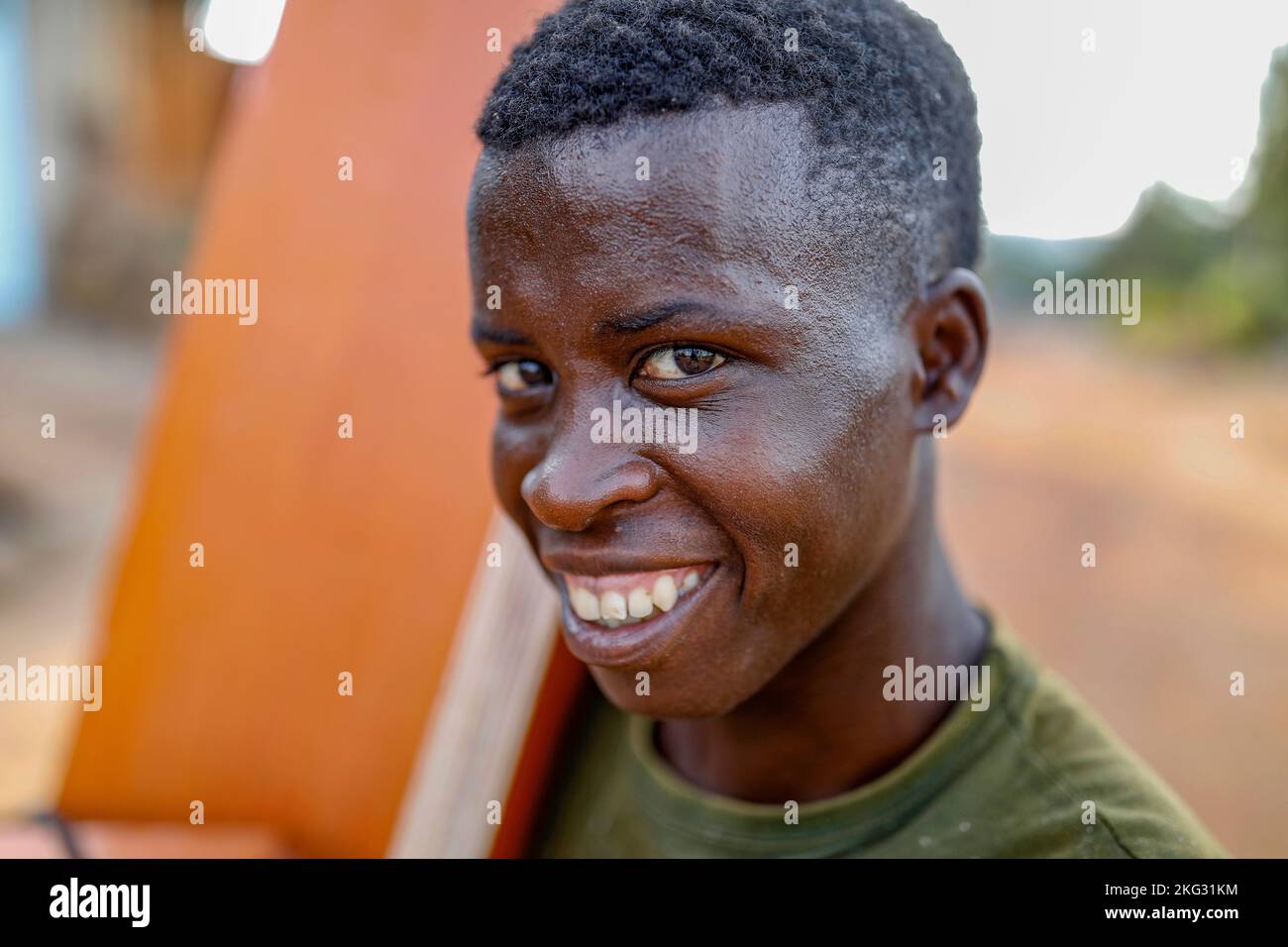 Pushing a heavy load hi-res stock photography and images - Alamy